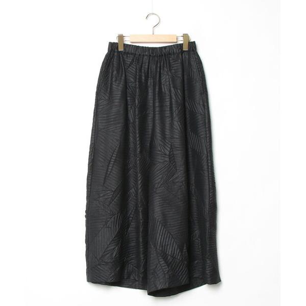 参考価格：30，800円発売時期：2021年09月コンディション：C（やや使用感あり）使用感があり、やや気になる傷や汚れがあるアイテム全体的：汚れ付属品：タグ参考商品名：チンツサージプリーツ　ワイドパンツ参考品番：GWP44-024ZOZO...