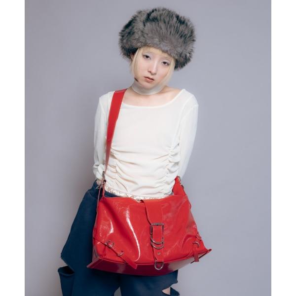 『タイムセール実施中』参考価格：8，800円発売時期：2024年08月コンディション：D（傷・汚れあり）傷や汚れがあるが使用には問題ないアイテム内側：ほつれ表面：汚れ参考商品名：パテントレザーライク ミディアムショルダーバッグ / Le r...