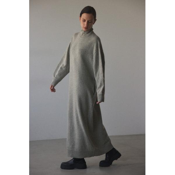 『セール実施中』参考価格：17，600円発売時期：2023年10月コンディション：A（使用感なし）数回使用した程度で使用感が感じられないアイテム参考商品名：volume sleeve knit one-piece(ボリュームスリーブニットワ...