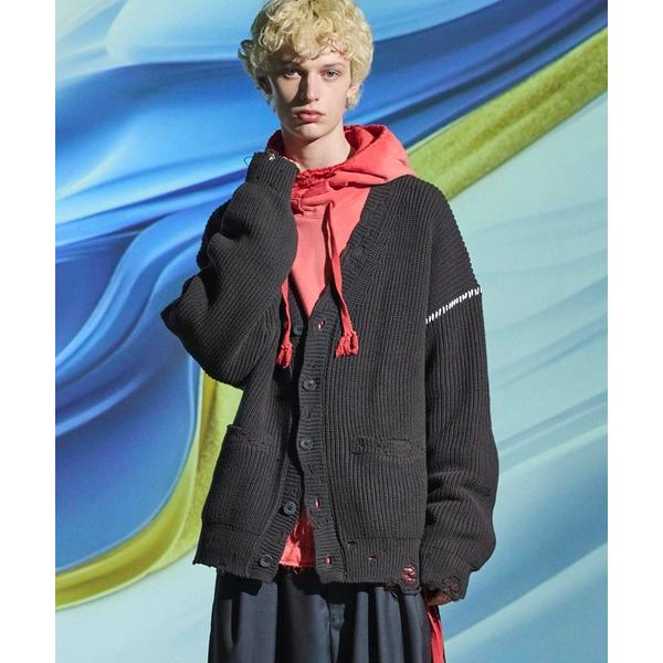 『タイムセール実施中』参考価格：13，200円発売時期：2024年09月コンディション：A（使用感なし）数回使用した程度で使用感が感じられないアイテム参考商品名：《UNISEX》Embroidery Damage Prime-Over V-...