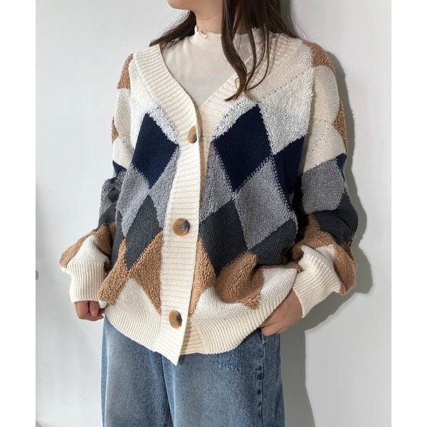 『セール実施中』参考価格：7，590円発売時期：2024年09月コンディション：C（やや使用感あり）使用感があり、やや気になる傷や汚れがあるアイテム全体的：毛玉参考商品名：◇ぽこぽこ配色 アーガイルオーバーサイズ ボアニットカーディガン参考...