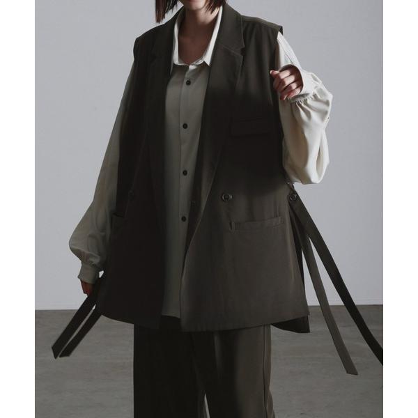 『セール実施中』参考価格：5，760円発売時期：2022年04月コンディション：B（目立つ使用感なし）使用感が少ない、または気にならないアイテム後身頃：汚れ参考商品名：【LOOSE】ダブルテーラードベスト参考品番：LObe126【商品に関す...