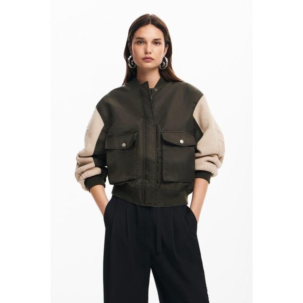 『セール実施中』参考価格：39，900円発売時期：2024年09月コンディション：S（新品同様）タグ付きの未使用、または新品同様のアイテム付属品：タグ参考商品名：BUCAREST ジャケット参考品番：24WWEW66【商品に関する注意事項】...