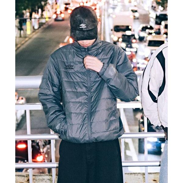 『セール実施中』参考価格：19，800円発売時期：2024年09月コンディション：B（目立つ使用感なし）使用感が少ない、または気にならないアイテム首周り・袖口：汚れ全体的：色あせ参考商品名：UMBRO/アンブロ SP Padding Jac...