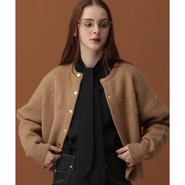 『タイムセール実施中』参考価格：7，700円発売時期：2023年09月コンディション：A（使用感なし）数回使用した程度で使用感が感じられないアイテム参考商品名：SALOON(サルーン)/ロゴニットカーディガン参考品番：977651【商品に関...