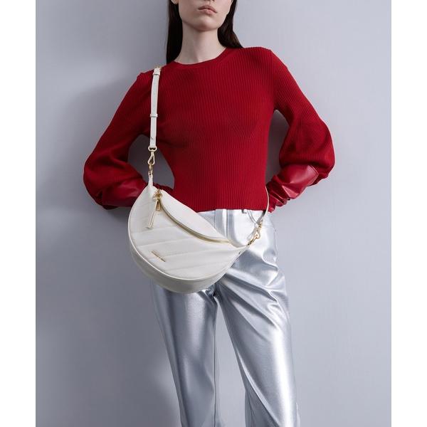 『セール実施中』参考価格：13，900円発売時期：2024年08月コンディション：A（使用感なし）数回使用した程度で使用感が感じられないアイテム付属品：保存袋参考商品名：Philomena フィロメナ ハーフムーンクロスボディバッグ参考品番...