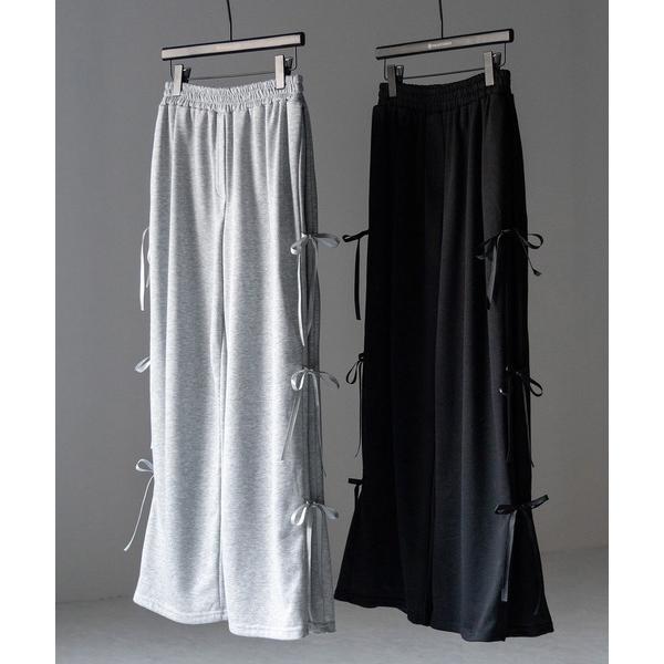 参考価格：4，950円発売時期：2023年12月コンディション：C（やや使用感あり）使用感があり、やや気になる傷や汚れがあるアイテム全体的：毛玉参考商品名：【 ２color 】３ストラップサイドリボンワイドスウェットパンツ／ three s...