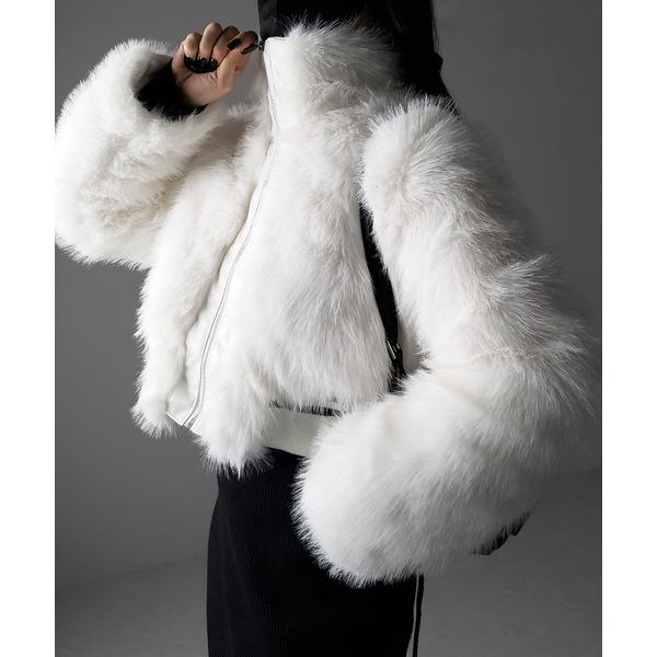 『セール実施中』参考価格：7，920円発売時期：2023年12月コンディション：A（使用感なし）数回使用した程度で使用感が感じられないアイテム参考商品名：【 ２color 】ジップアップハイネックショートフェイクファーコート参考品番：N07...