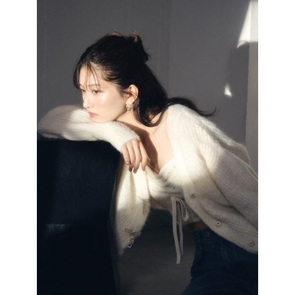 『セール実施中』参考価格：19，910円発売時期：2023年10月コンディション：A（使用感なし）数回使用した程度で使用感が感じられないアイテム参考商品名：【WEB限定カラー】[L.B CANDY STOCK] ビジューリボンニットカーデ参...