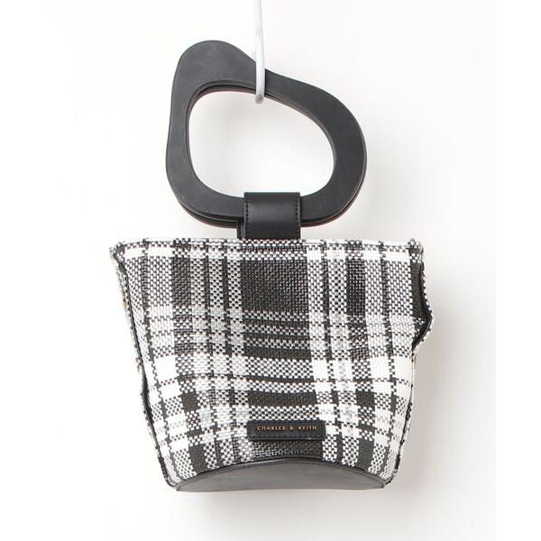 『セール実施中』参考価格：9，790円発売時期：2019年05月コンディション：D（傷・汚れあり）傷や汚れがあるが使用には問題ないアイテム全体的：汚れショルダーストラップ：欠損参考商品名：スカルプチュアルハンドル ウーベンバケツバッグ / ...