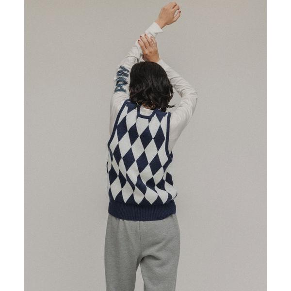 『セール実施中』参考価格：15，400円発売時期：2023年08月コンディション：A（使用感なし）数回使用した程度で使用感が感じられないアイテム参考商品名：［TOPS］MILITARY MOOD ARGYLE KNIT VEST参考品番：2...