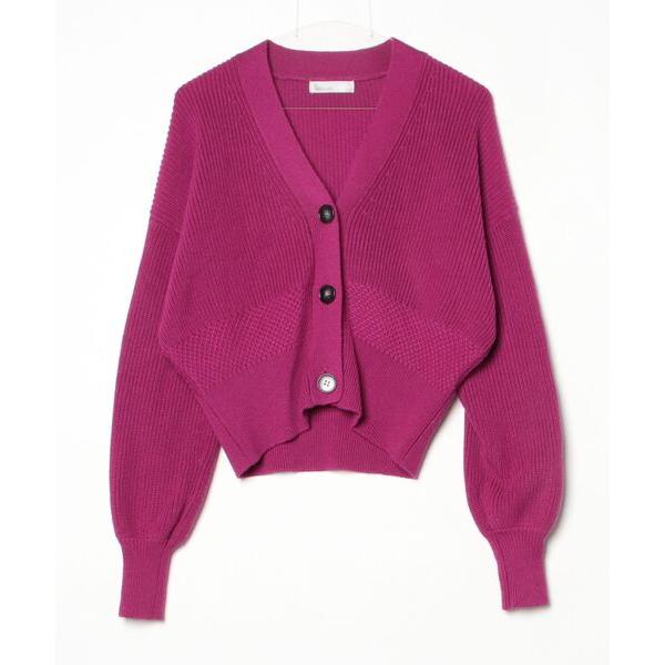 『タイムセール実施中』参考価格：8，800円発売時期：2022年11月コンディション：A（使用感なし）数回使用した程度で使用感が感じられないアイテム参考商品名：クロップドVネックカーディガン ウォッシャブル 着丈短め参考品番：6524178...