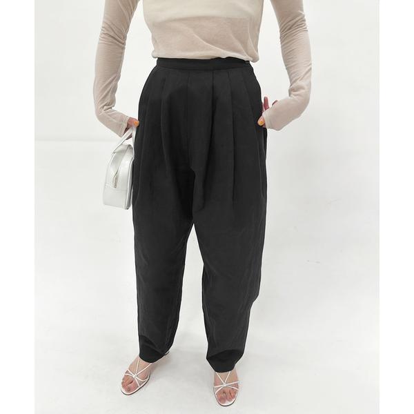 『セール実施中』参考価格：30，800円発売時期：2024年07月コンディション：B（目立つ使用感なし）使用感が少ない、または気にならないアイテム全体的：汚れ参考商品名：タックジョガーパンツ参考品番：24030800310010【商品に関す...