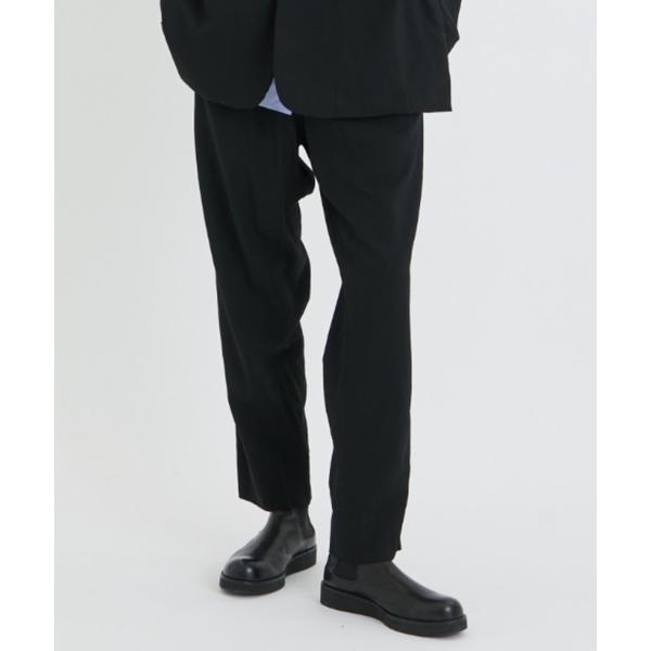 『タイムセール実施中』参考価格：30，800円発売時期：2023年07月コンディション：B（目立つ使用感なし）使用感が少ない、または気にならないアイテム全体的：型崩れ参考商品名：【soe/ソーイ】Washed Tapered Trouser...