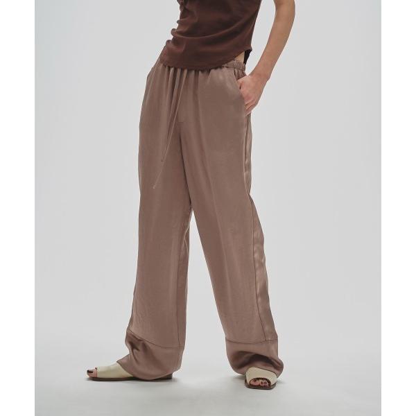 『タイムセール実施中』参考価格：19，800円発売時期：2025年04月コンディション：A（使用感なし）数回使用した程度で使用感が感じられないアイテム参考商品名：[TODAYFUL × Studio Doe] Satin Easy Pant...