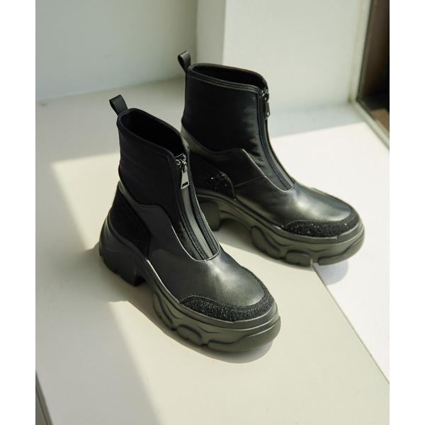 『セール実施中』参考価格：23，100円発売時期：2024年08月コンディション：B（目立つ使用感なし）使用感が少ない、または気にならないアイテムソール：汚れ付属品：箱参考商品名：《本革》ボリュームソールショートブーツ【SUM1 STYLE...