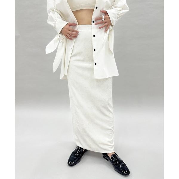 参考価格：22，000円発売時期：2023年12月コンディション：A（使用感なし）数回使用した程度で使用感が感じられないアイテム参考商品名：《追加》abc ベロアストレッチタイトスカート参考品番：23060800308030【商品に関する注...