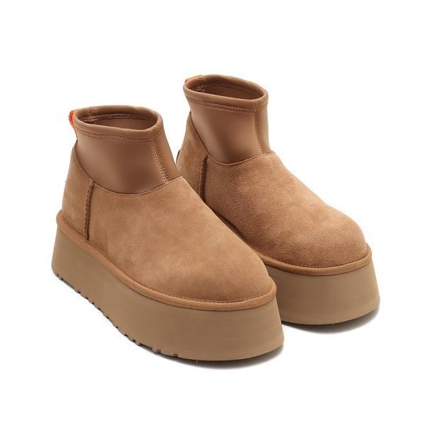 『セール実施中』参考価格：26，400円発売時期：2024年08月コンディション：C（やや使用感あり）使用感があり、やや気になる傷や汚れがあるアイテムかかと・つま先：擦り減り内側：毛玉ソール・表面：汚れ参考商品名：UGG W CLASSIC...