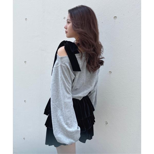 『セール実施中』参考価格：5，390円発売時期：2025年08月コンディション：S（新品同様）タグ付きの未使用、または新品同様のアイテム付属品：タグ参考商品名：リボンワンショルトレーナー参考品番：5056061730/5056061731/...