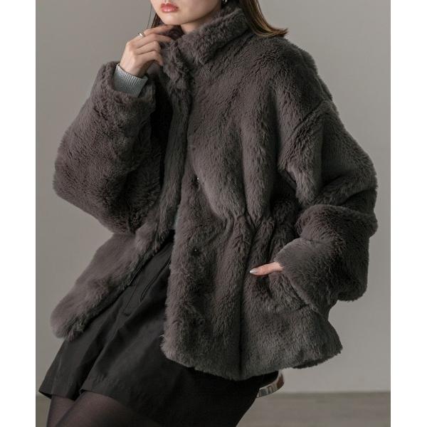 『タイムセール実施中』参考価格：12，650円発売時期：2024年10月コンディション：S（新品同様）タグ付きの未使用、または新品同様のアイテム付属品：タグ参考商品名：スタンドカラー フェイクファーコート参考品番：14507009【商品に関...