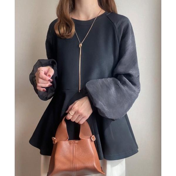 『セール実施中』参考価格：8，759円発売時期：2024年10月コンディション：B（目立つ使用感なし）使用感が少ない、または気にならないアイテム首周り・袖口：汚れ全体的：色あせ、毛玉参考商品名：シアスリーブペプラムトップス参考品番：frmt...