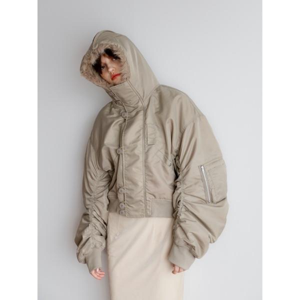 参考価格：24，980円発売時期：2024年11月コンディション：A（使用感なし）数回使用した程度で使用感が感じられないアイテム参考商品名：volume sleeve flight jacket参考品番：2403-0004OW【商品に関する...