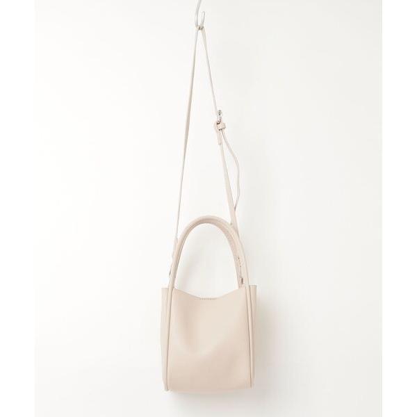 『セール実施中』参考価格：6，490円発売時期：2021年11月コンディション：B（目立つ使用感なし）使用感が少ない、または気にならないアイテム内側：汚れ参考商品名：【CURIBISCUI】スクエア フェイクレザーバッグ参考品番：30032...