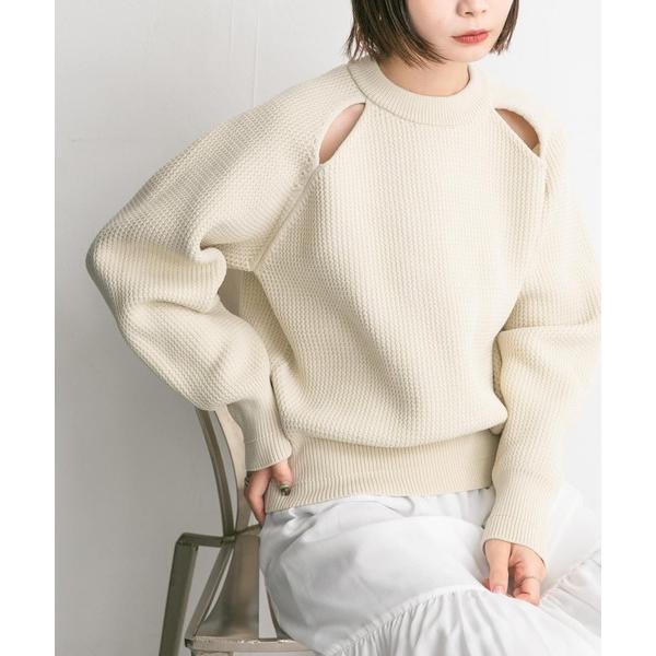 『セール実施中』参考価格：7，920円発売時期：2022年11月コンディション：C（やや使用感あり）使用感があり、やや気になる傷や汚れがあるアイテム袖・後身頃：ほつれ参考商品名：ショルダーオープンニット参考品番：KB27-22Q370【商品...