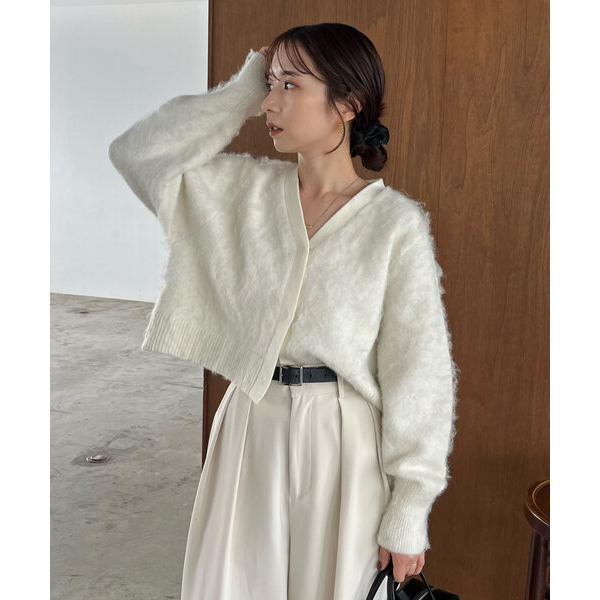 『タイムセール実施中』参考価格：9，900円発売時期：2024年10月コンディション：C（やや使用感あり）使用感があり、やや気になる傷や汚れがあるアイテム袖・袖口・前身頃・すそ周り：毛玉参考商品名：【shio企画】フラッフィーショートカーデ...