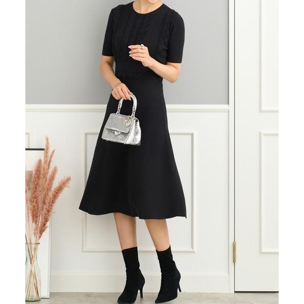 参考価格：14，190円発売時期：2022年11月コンディション：C（やや使用感あり）使用感があり、やや気になる傷や汚れがあるアイテム全体的：毛玉参考商品名：ダブルフリル ニット ワンピース Prima Scherrer参考品番：psc31...