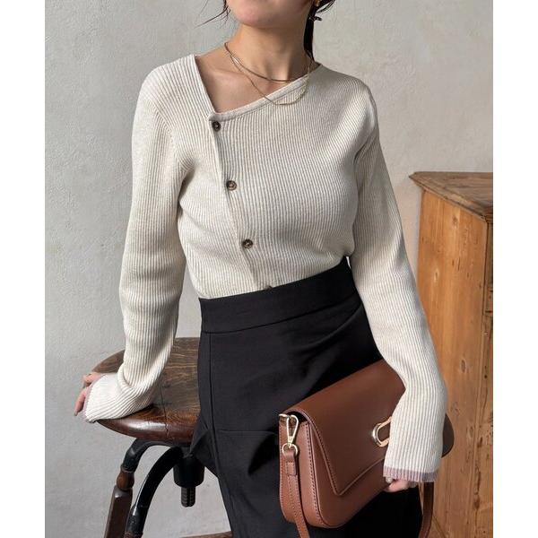 ZOZO問い合わせ番号:103005139ショップ:Thevon.，ゼヴォンブランド:Thevon，ゼボン商品名:アシメネックボタンリブニットプルオーバーカテゴリ:トップス>ニット/セーターブランド品番:PGD1061105C0001...