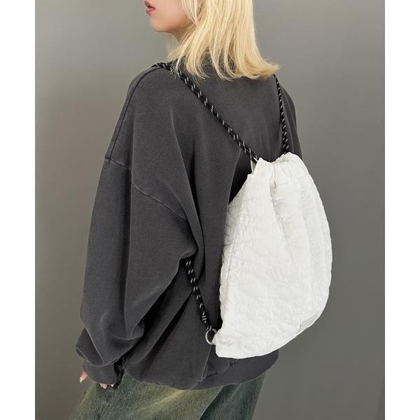 『セール実施中』参考価格：4，998円発売時期：2024年09月コンディション：B（目立つ使用感なし）使用感が少ない、または気にならないアイテム表面：汚れ参考商品名：《Javaジャバコラボ》今期大注目。シャイニーキルティング２WAYハンドル...