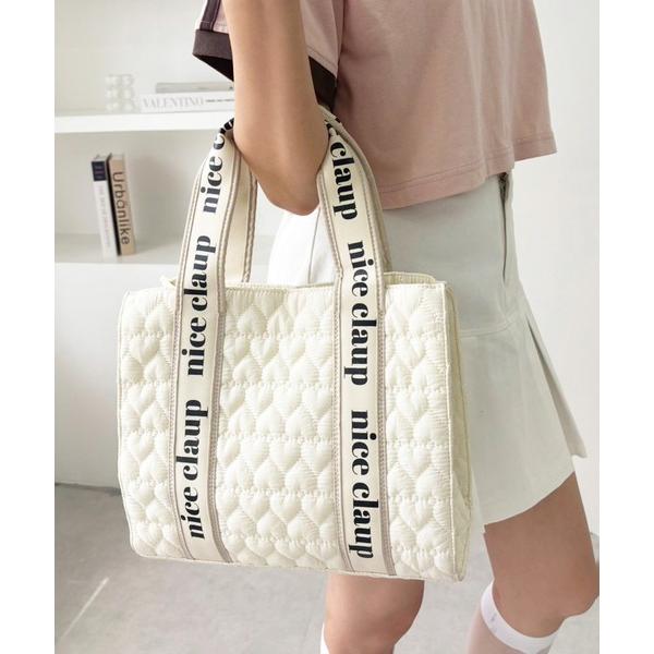 『セール実施中』参考価格：5，500円発売時期：2024年06月コンディション：B（目立つ使用感なし）使用感が少ない、または気にならないアイテム全体的：汚れ参考商品名：ハートキルティングミニトートバッグ/WEB限定アイテム参考品番：0141...