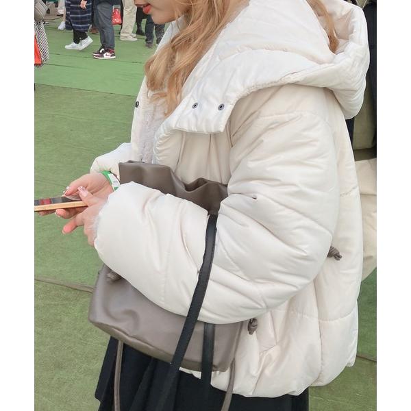 『タイムセール実施中』参考価格：8，690円発売時期：2022年11月コンディション：C（やや使用感あり）使用感があり、やや気になる傷や汚れがあるアイテム前身頃：ほつれ袖口：汚れ参考商品名：♪あったか中綿フェイクダウンジャケット　【2023...