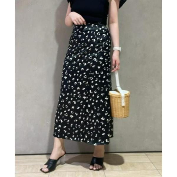 『セール実施中』参考価格：16，500円発売時期：2022年04月コンディション：D（傷・汚れあり）傷や汚れがあるが使用には問題ないアイテム留め具：ほつれすそ周り：ほつれ、ひきつれ後身頃：汚れ参考商品名：アシメヘムサテンプリントナロースカー...