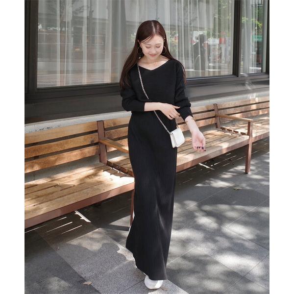 『セール実施中』参考価格：6，090円発売時期：2025年10月コンディション：B（目立つ使用感なし）使用感が少ない、または気にならないアイテム全体的：汚れ参考商品名：[ nanamiさんコラボ ]2点セット 前後2wayリブニットトップス...