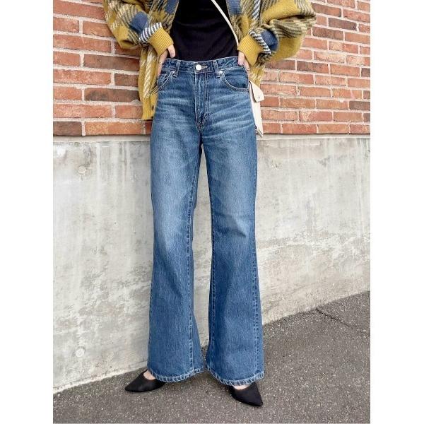 『セール実施中』参考価格：14，300円発売時期：2023年10月コンディション：A（使用感なし）数回使用した程度で使用感が感じられないアイテム参考商品名：【SOMETHING】LISA FLAREデニムパンツ参考品番：SEA11-36【商...