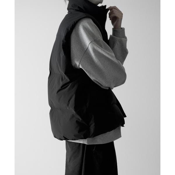 『タイムセール実施中』参考価格：11，000円発売時期：2023年10月コンディション：B（目立つ使用感なし）使用感が少ない、または気にならないアイテム首周り：色あせ参考商品名：【RUUBON】padded volume heat vest...