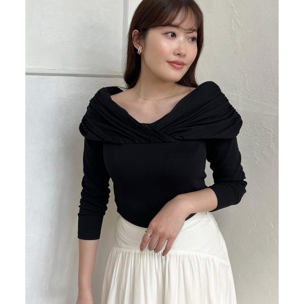 『セール実施中』参考価格：11，000円発売時期：2024年04月コンディション：B（目立つ使用感なし）使用感が少ない、または気にならないアイテム全体的：汚れ参考商品名：2Way Shoulder Ruched Top参考品番：123130...