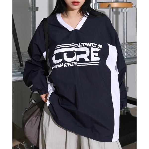 『タイムセール実施中』参考価格：6，590円発売時期：2023年09月コンディション：B（目立つ使用感なし）使用感が少ない、または気にならないアイテム全体的：汚れ参考商品名：[2023AW] [UNISEX] プリントユニフォームブイネック...