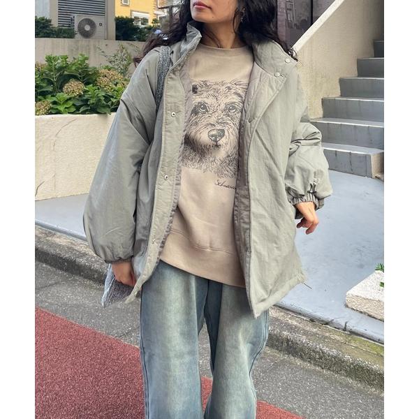 『セール実施中』参考価格：14，080円発売時期：2024年10月コンディション：B（目立つ使用感なし）使用感が少ない、または気にならないアイテム袖・袖口：汚れ参考商品名：◇スタンドカラー ドロスト付き ミドル丈 リバーシブル キルティング...