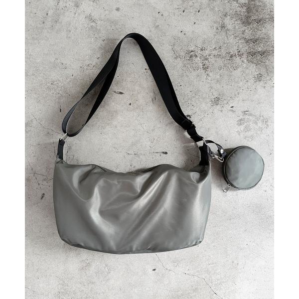 『セール実施中』参考価格：4，290円発売時期：2024年02月コンディション：B（目立つ使用感なし）使用感が少ない、または気にならないアイテム内側・表面：汚れ参考商品名：EM:AT CREATION  三日月型　タワラポーチ付き　ラウンド...