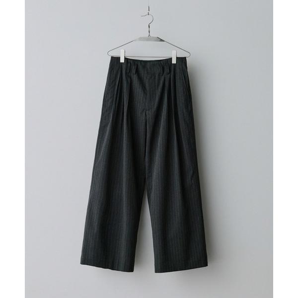 『セール実施中』参考価格：5，940円発売時期：2025年03月コンディション：B（目立つ使用感なし）使用感が少ない、または気にならないアイテム内側：毛玉参考商品名：SLIGHT FLARE DOUBLE CLOTH BAGGY SLACK...