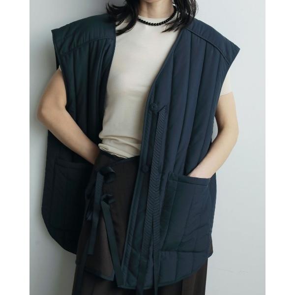 『セール実施中』参考価格：17，600円発売時期：2025年10月コンディション：A（使用感なし）数回使用した程度で使用感が感じられないアイテム全体的：型崩れ参考商品名：anuke Backopen Stripe Vest 62520108...