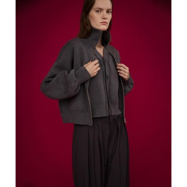 『タイムセール実施中』参考価格：24，970円発売時期：2024年10月コンディション：A（使用感なし）数回使用した程度で使用感が感じられないアイテム参考商品名：スムースニット トラックジャケット参考品番：KRNVCW0401【商品に関する...