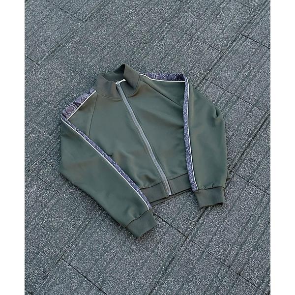 参考価格：6，390円発売時期：2024年09月コンディション：A（使用感なし）数回使用した程度で使用感が感じられないアイテム参考商品名：パイソン柄トラックジャケット ショート丈 ユニセックス サイドライン バルーンスリーブ参考品番：19-...