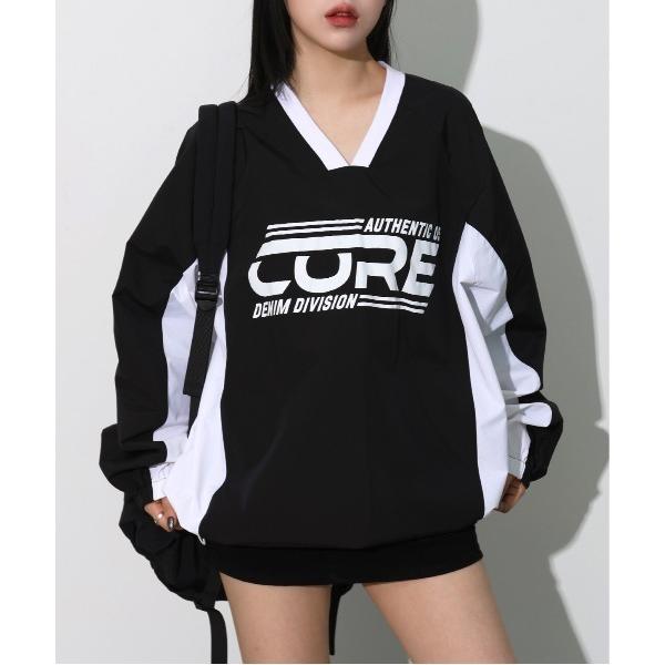 『セール実施中』参考価格：6，590円発売時期：2023年09月コンディション：B（目立つ使用感なし）使用感が少ない、または気にならないアイテム全体的：汚れ参考商品名：[UNISEX] 【ストリート】プリントユニフォームブイネックナイロンパ...