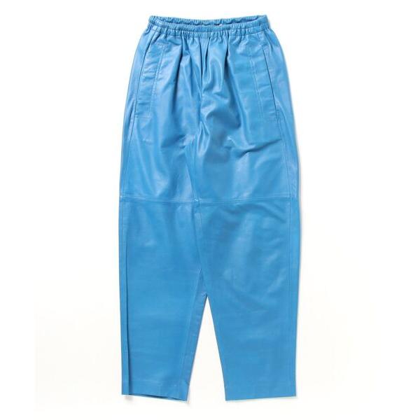 参考価格：66，000円発売時期：2023年04月コンディション：B（目立つ使用感なし）使用感が少ない、または気にならないアイテム前身頃・すそ周り：汚れ参考商品名：＜TELA＞UFFIZI LEATHER/パンツ参考品番：827949906...