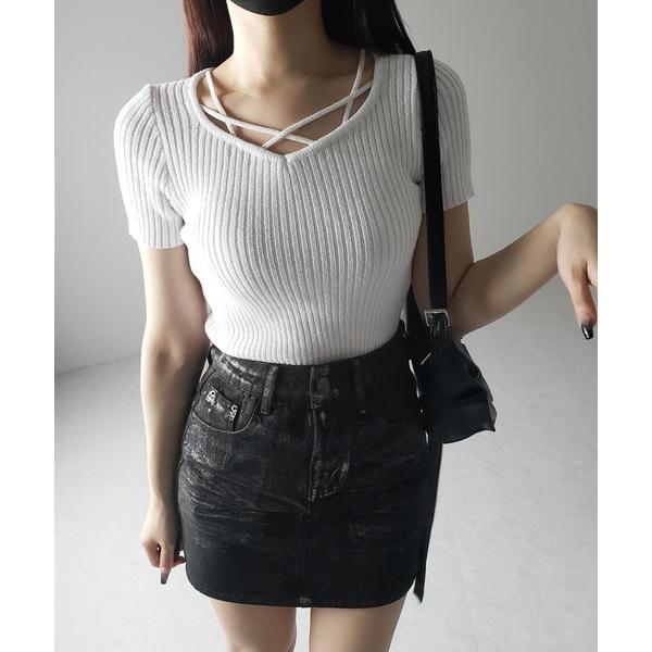 参考価格：2，999円発売時期：2024年05月コンディション：A（使用感なし）数回使用した程度で使用感が感じられないアイテム参考商品名：【 ２color 】半袖クロスラインストラップデザインリブニット参考品番：N02-24-0135【商品...