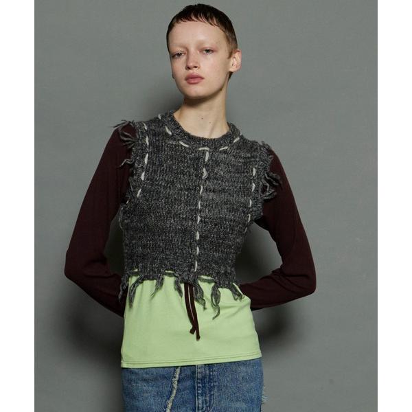 『セール実施中』参考価格：15，950円発売時期：2024年07月コンディション：A（使用感なし）数回使用した程度で使用感が感じられないアイテム参考商品名：Distressed Effect Fringe Knit Vest/ダメージフリン...